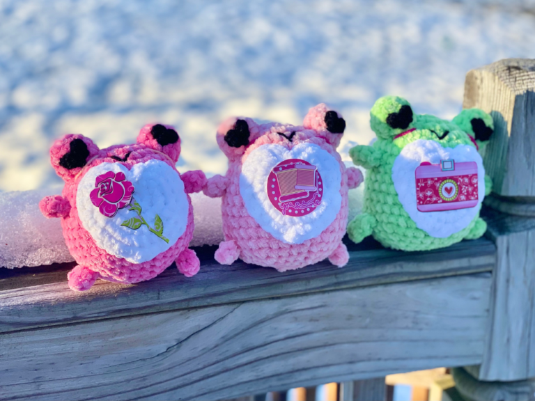 Amigurumi Sweetheart Frogs - Crochet Pattern ~ Crafty Kitty Crochet